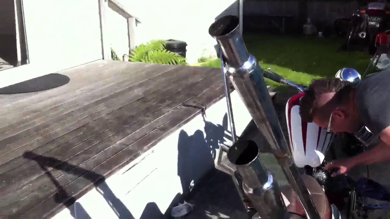 But bloody loud, eh! Triumph saint 650 chopper/digger - YouTube