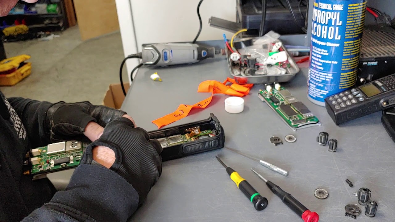 Lexan Case Swap on BK Relm KNG-P150 Portable Radio - YouTube