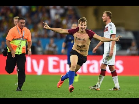 VITALY STREAKS AT WORLD CUP FINAL - WOULD YOU DO THIS?
