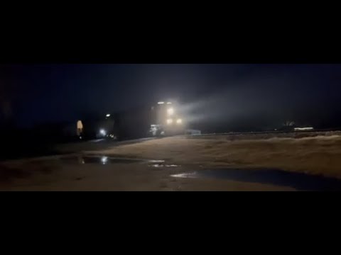 UP 5739 leads NB manifest through Danbury TX 12/31/22 - YouTube