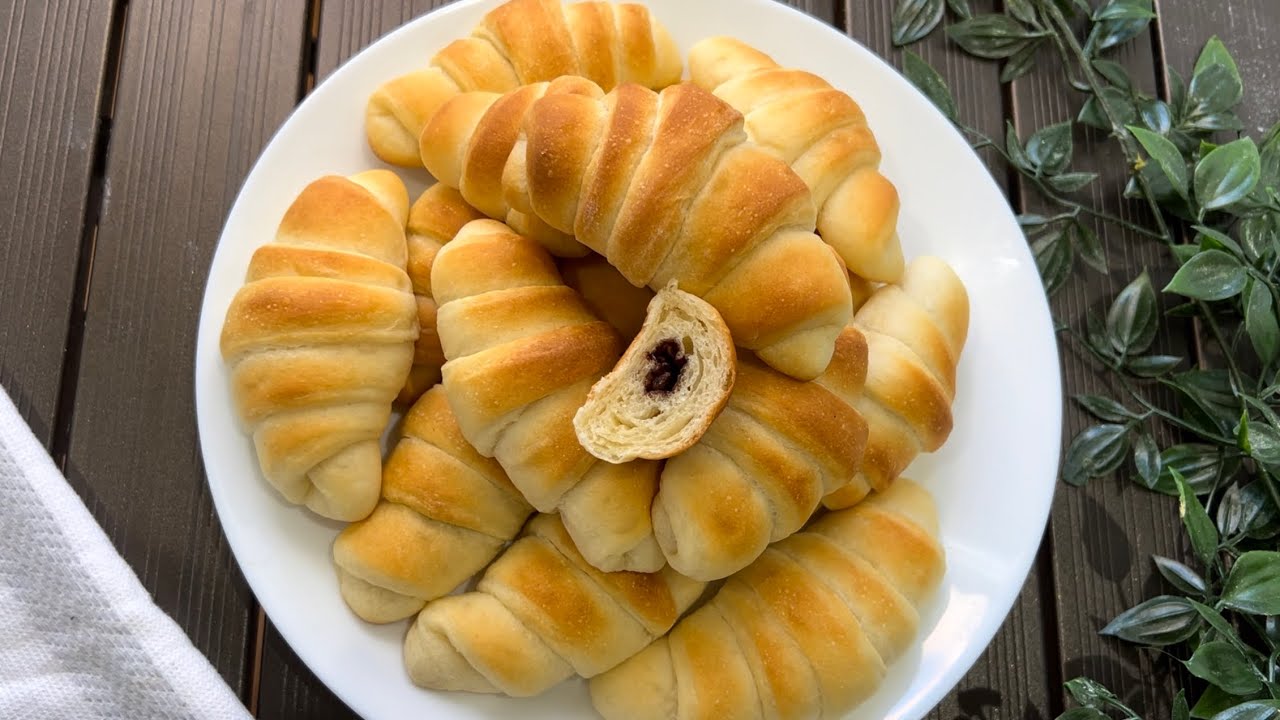 Chocolate Stuffed Mini Croissants 🥐 - YouTube
