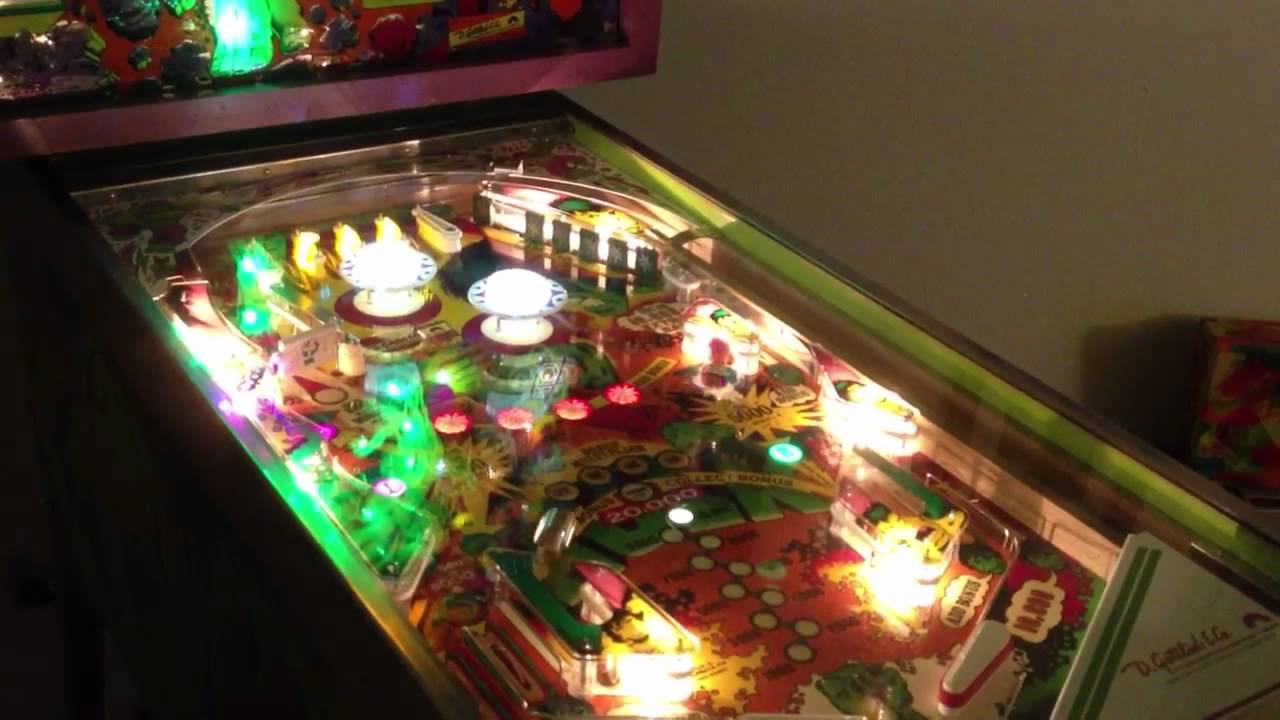 Gottlieb Incredible Hulk Pinball Machine with Pascal Janin - YouTube
