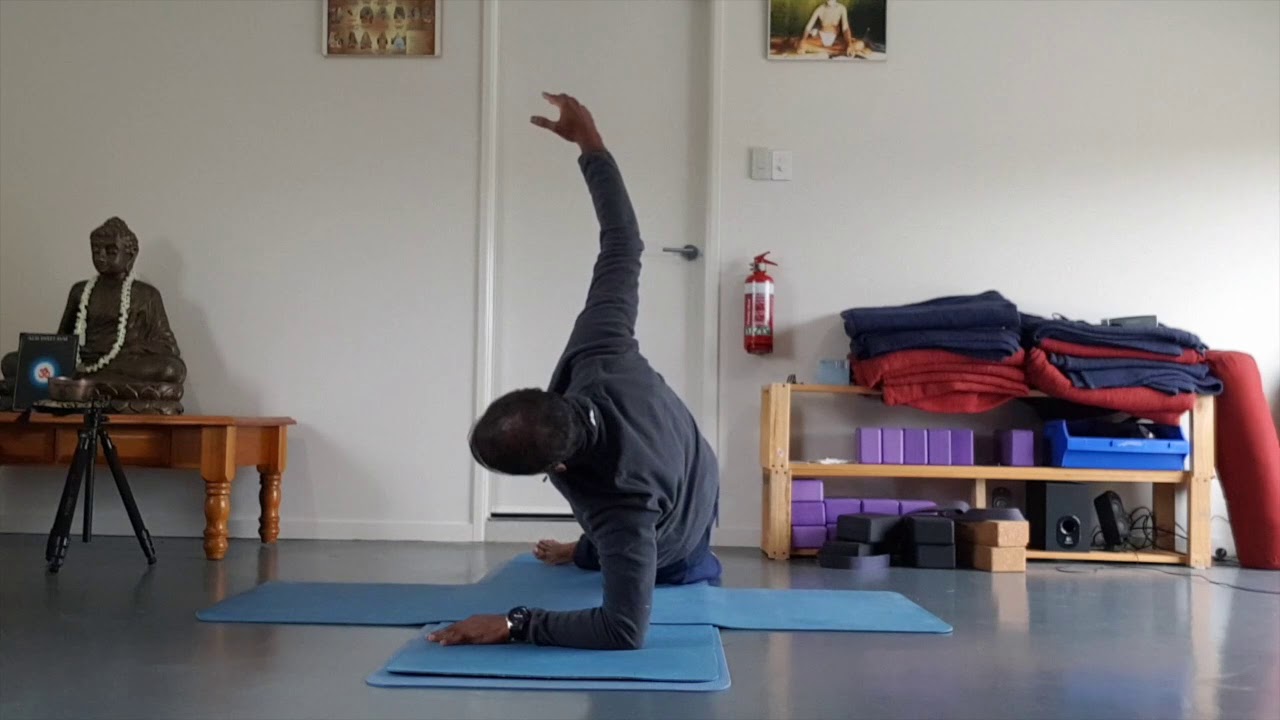 FLOW CLASS WITH LOTS OF CORE EXERCISE - YouTube