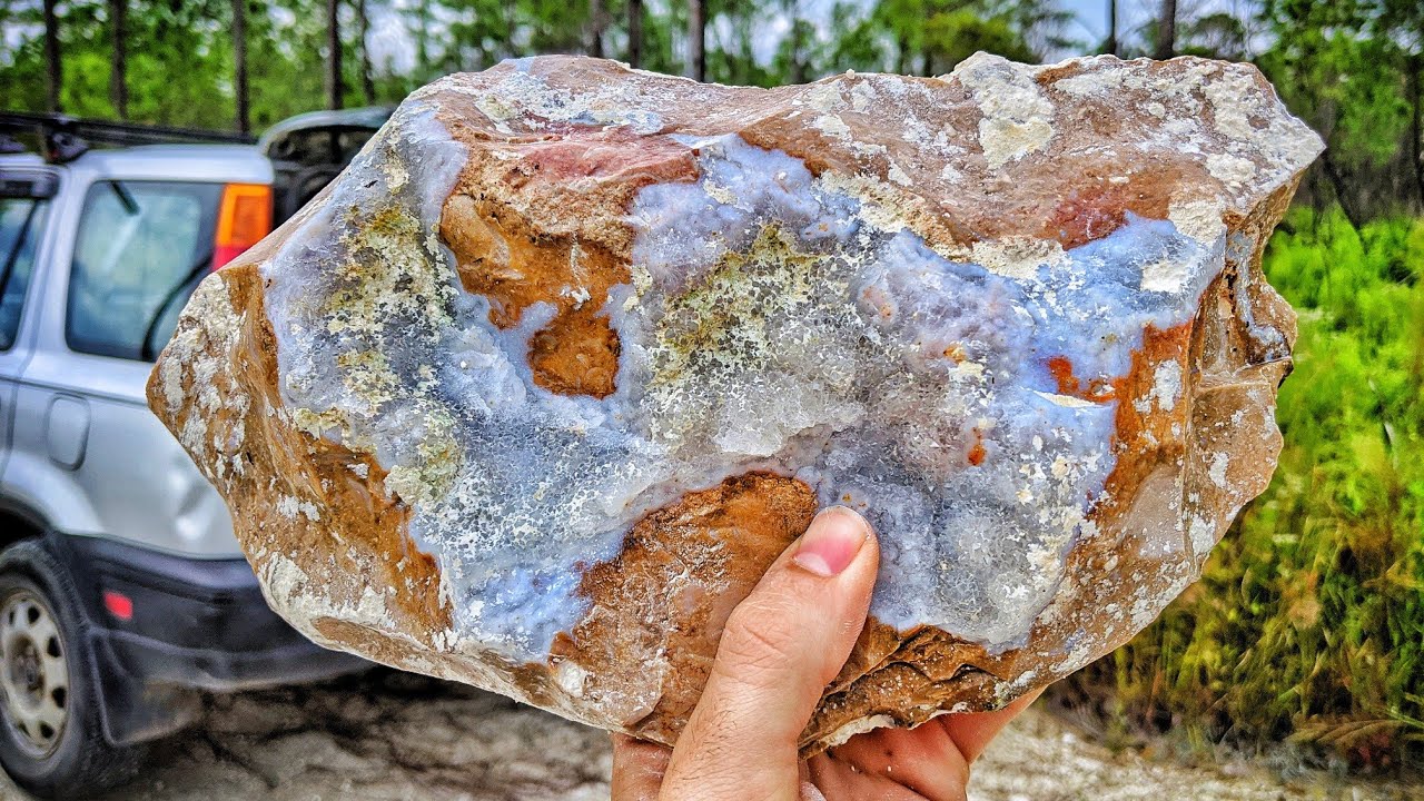 This Florida Dirt Road Has Agate, Chalcedony, & Druzy Quartz Crystals ...