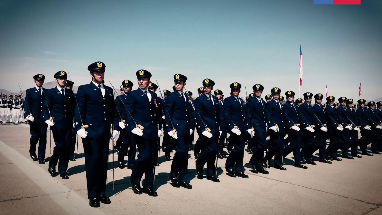 Graduación de los nuevos oficiales de la FACh - YouTube