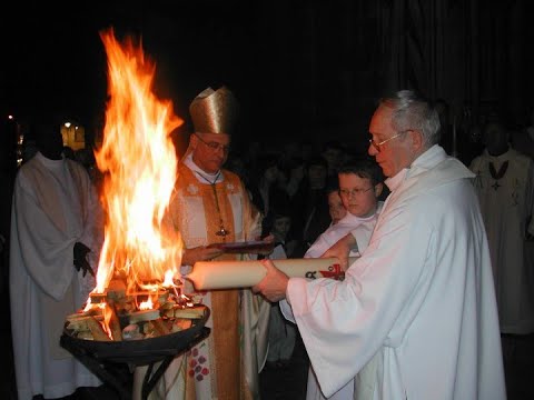 Hymne Pascale de l'Exultet, texte lu en Français. - YouTube