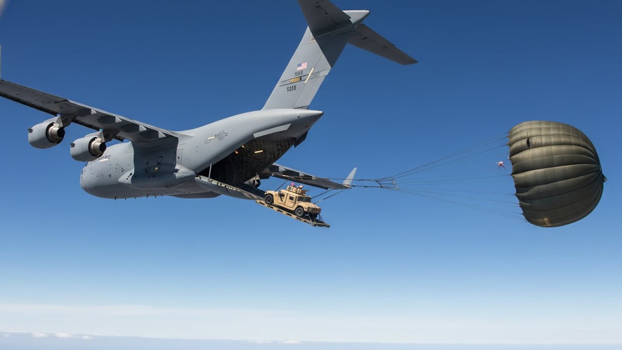 US C-17 Drops Massive Humvees at Crazy Speed From 5,000 Feet | Insane ...