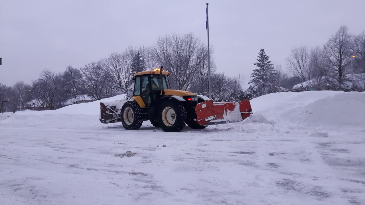 New Holland TV Bi Directional Tractor Snow Removal - YouTube