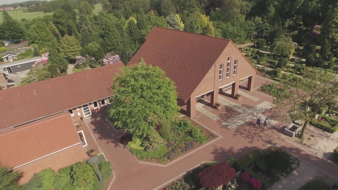 Friedhof Rellingen Eingangsbereich mit Kapellen - YouTube