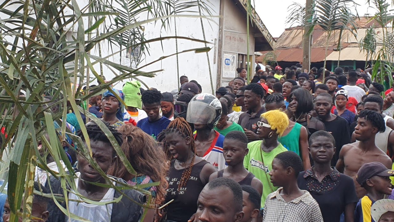 Strange soloku galore @Brofoyedur Akwambo street float 2024 - YouTube