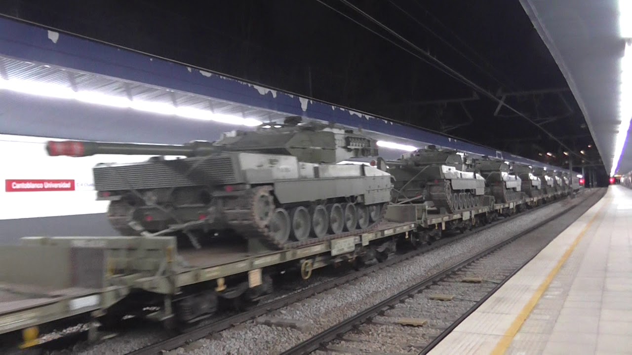 Renfe Cercanias - 253.082 con tren del ejercito en Universidad Autonoma ...