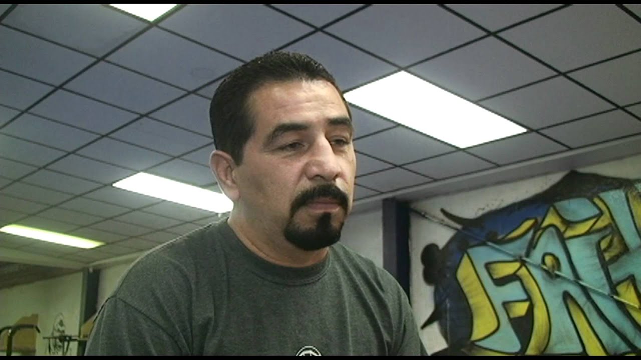 Boxing Trainer Robert Campos - YouTube