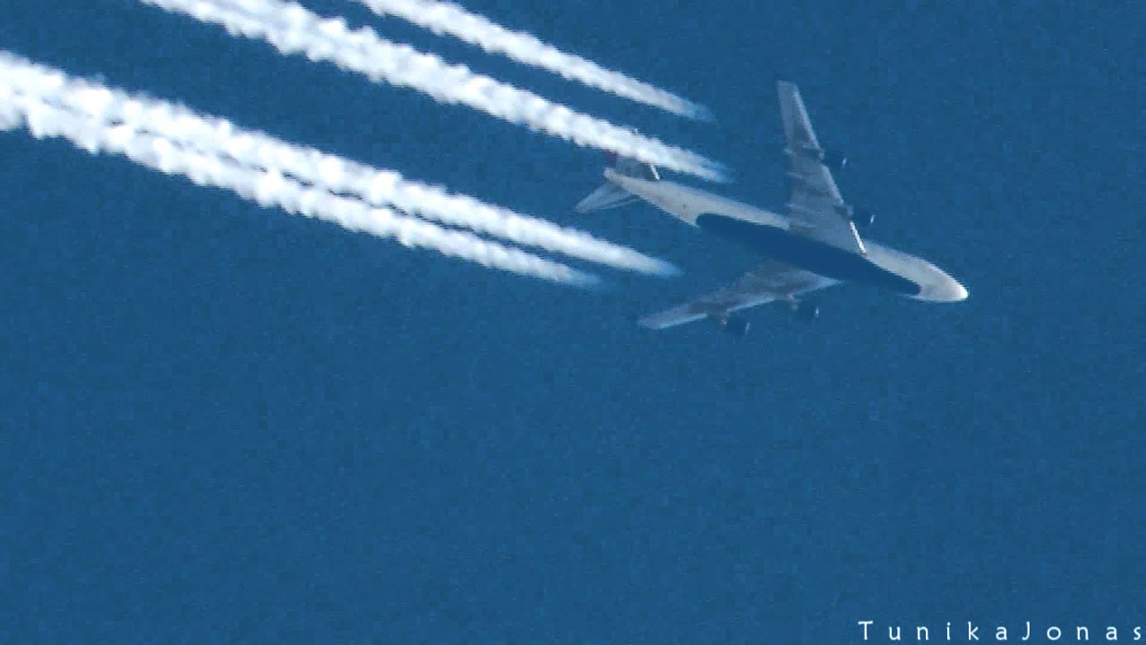 Delta Airlines Boeing 747 contrails over Bavaria, Germany (HD) - YouTube