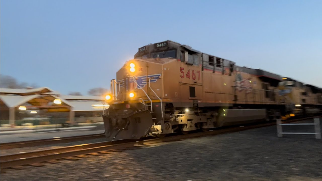 Union Pacific 5467 leading a manifest through Elk Grove - YouTube