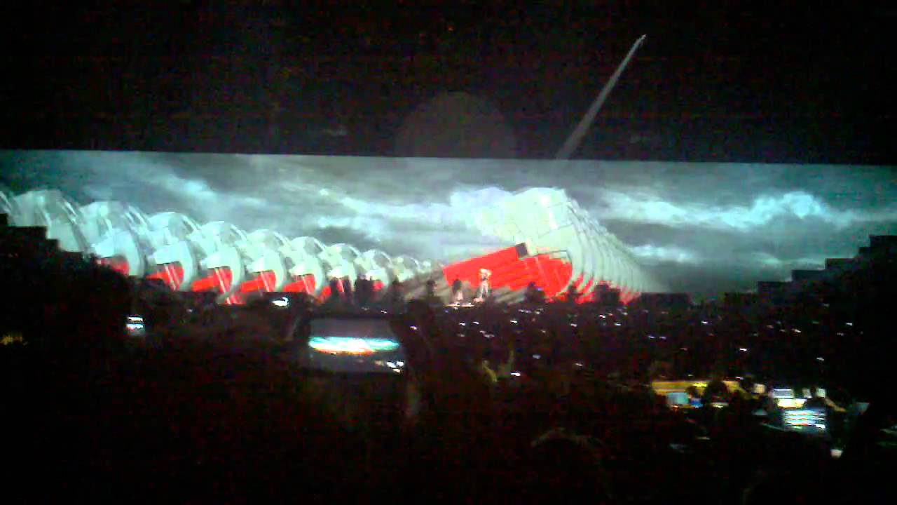 2010 THE WALL SHOW - YouTube