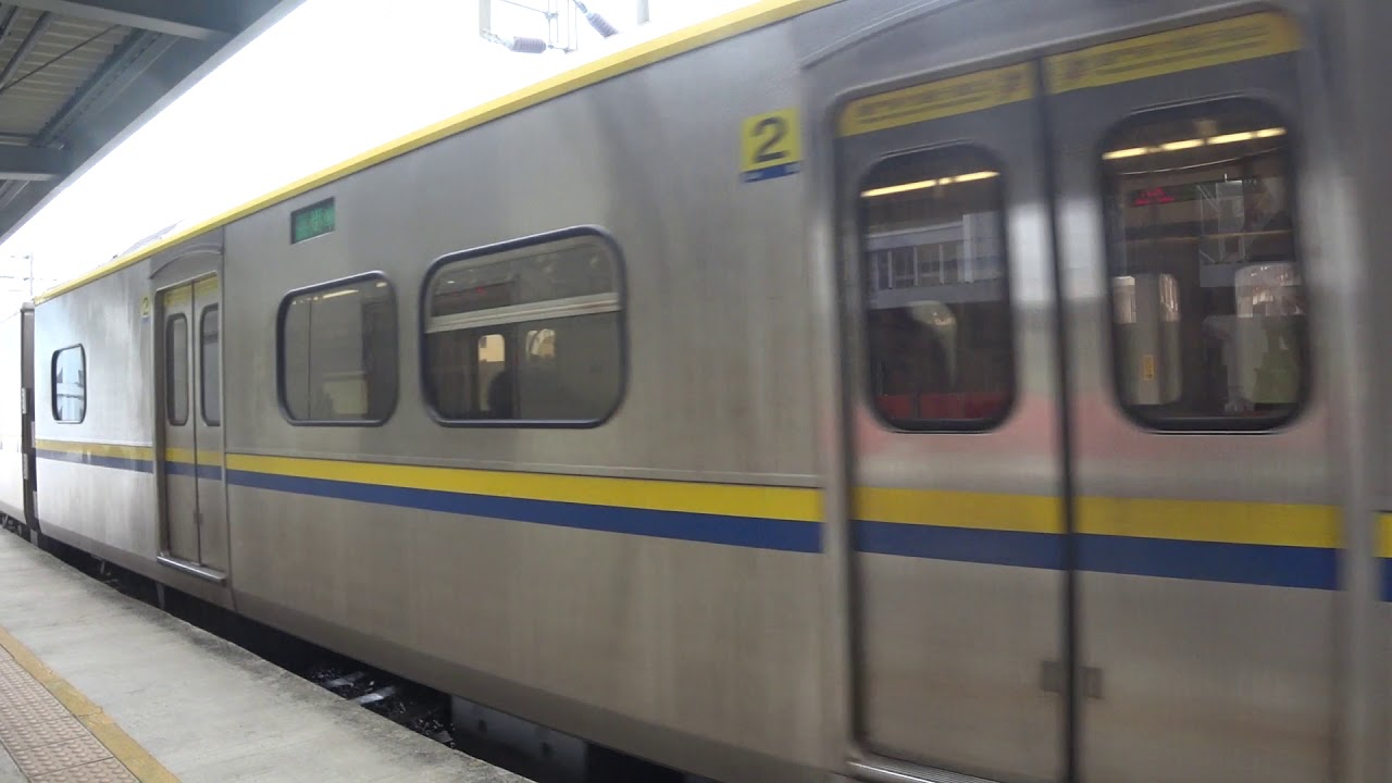 3152次區間車抵達高雄車站 - YouTube