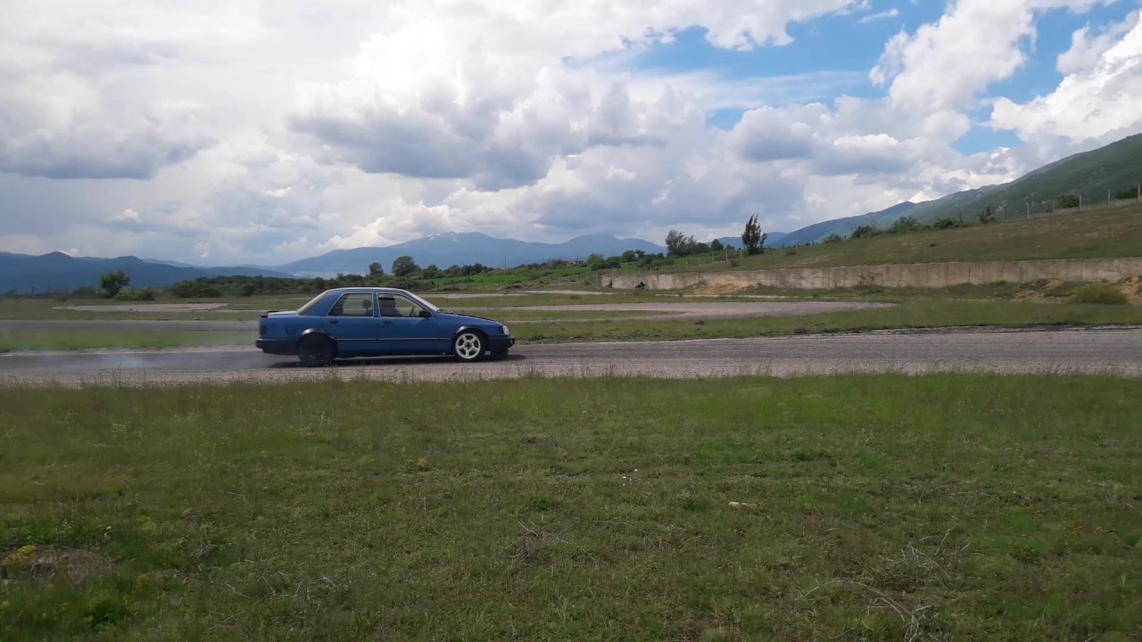 Ford sierra DOHC 8V TURBO vs RS 2300 ITB - YouTube