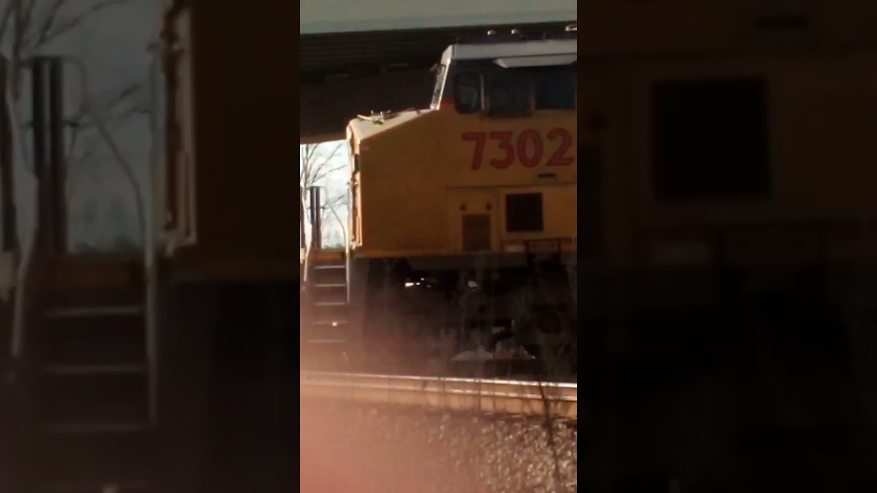 Slot train!!! UP #7302 leads a SB GREX train out of Oakdale, Louisiana ...