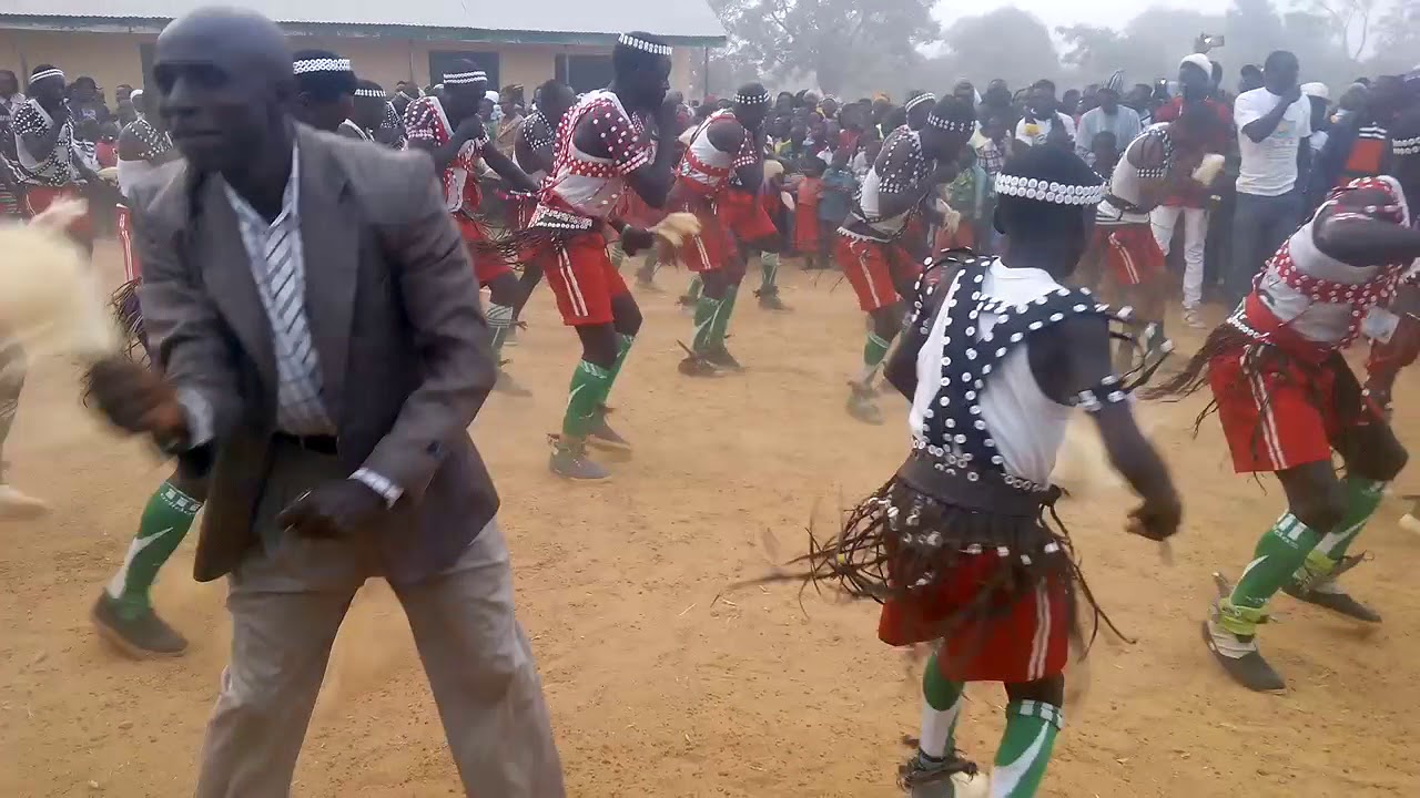 Berom Dancers - YouTube