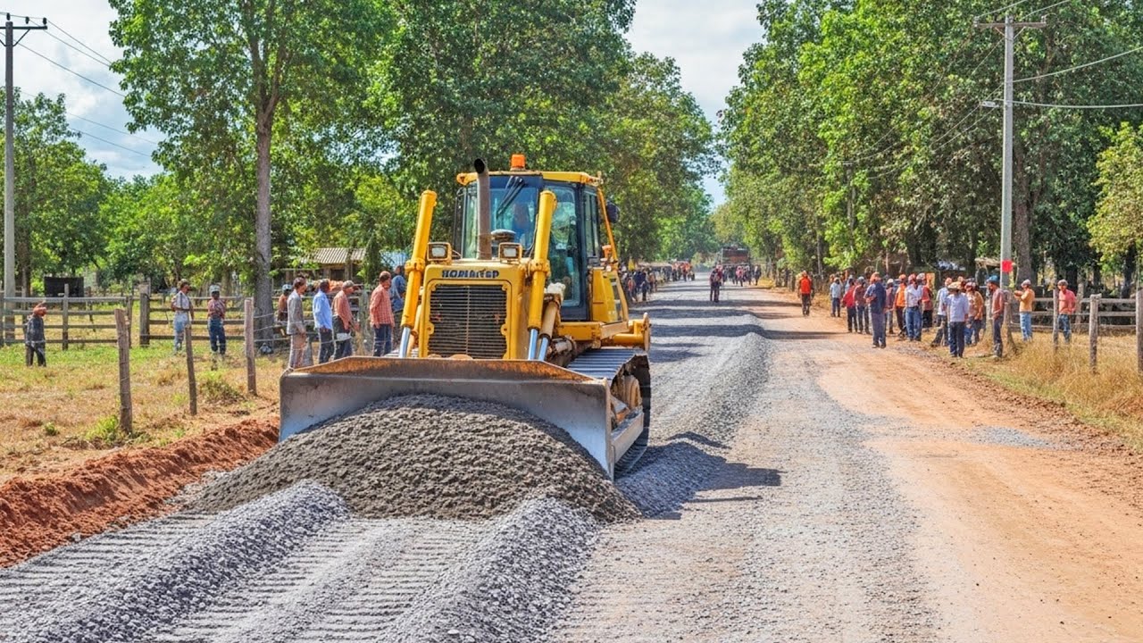 This Machine Makes Roads In Minutes! Komatsu Bulldozer Spreading Gravel ...