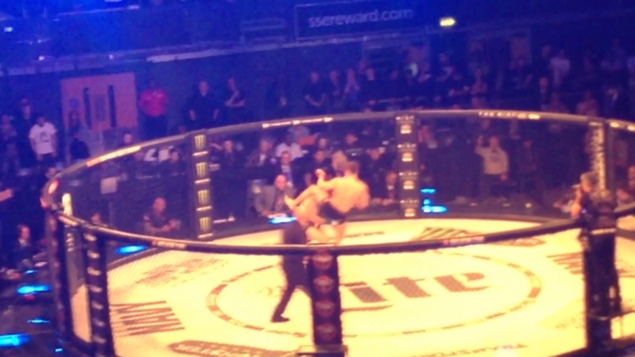 Alfie Davis vs Jay Dods - YouTube