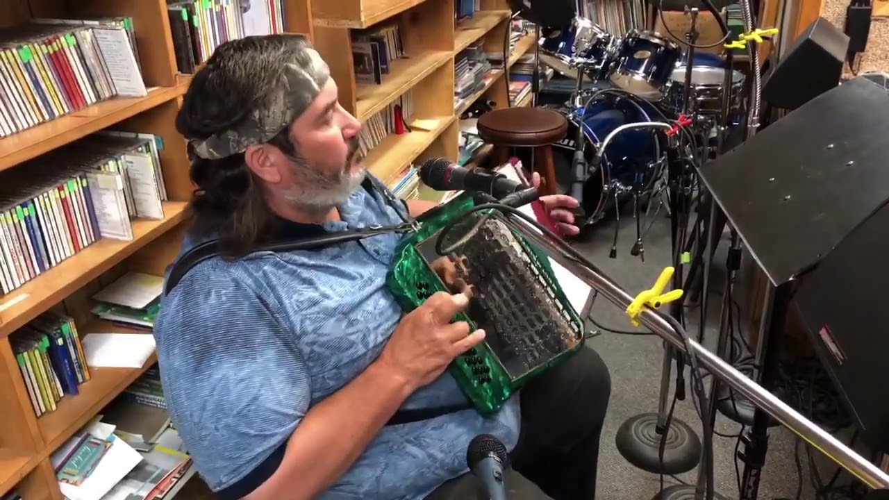 LMF 400 Jam Session with "Official Baker" Kenny Pomije - YouTube