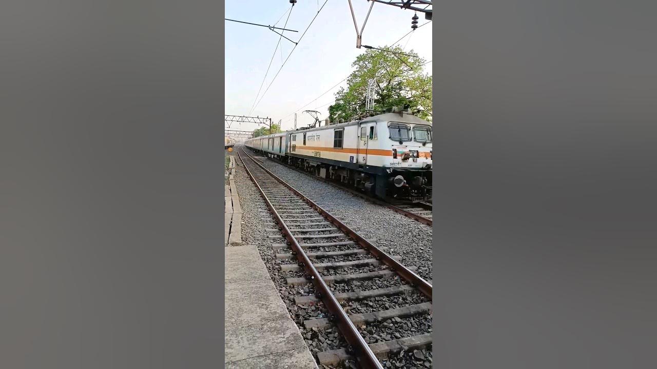 12301 Howrah New Delhi Rajdhani Express Via Gaya #train - YouTube