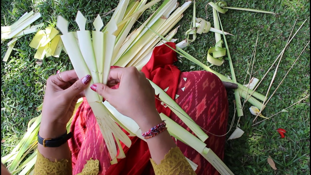 Tutorial Membuat Canang Iseh - YouTube