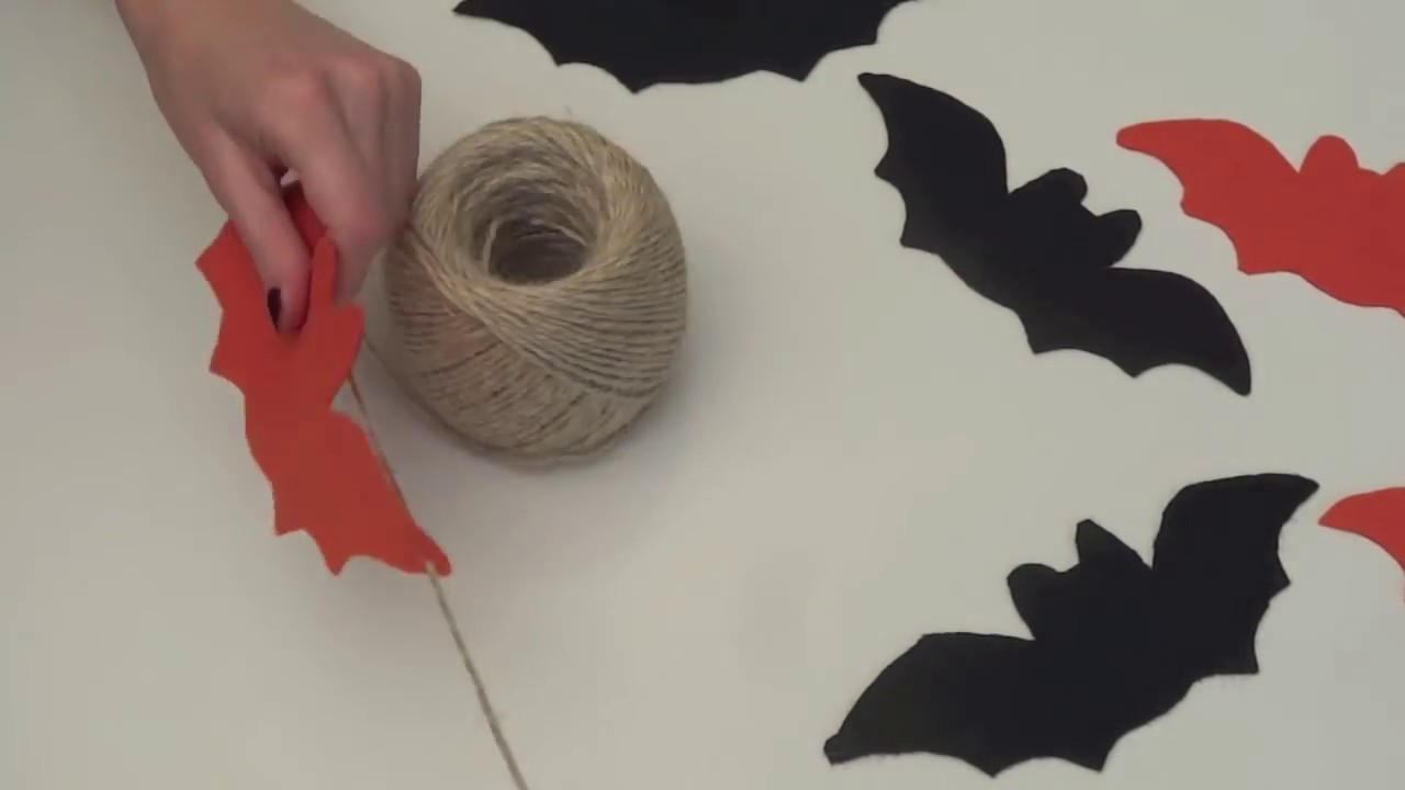 DIY : guirlande de chauves-souris pour Halloween - Truffaut - YouTube