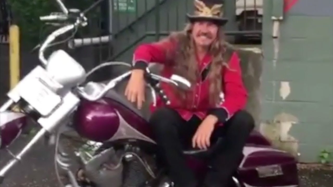 Bean're's Ron Finch custom Harley chopper on Choppertown LIVE - YouTube