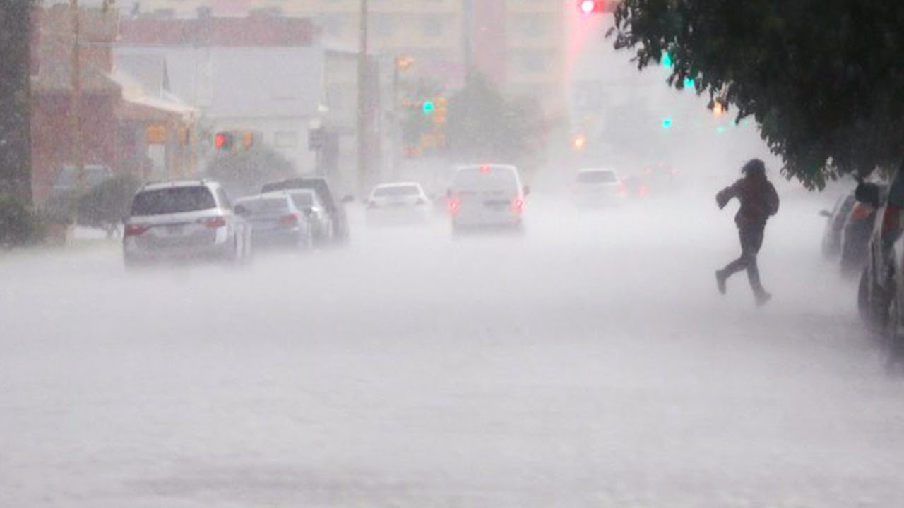Storm in Poland! Heavy rain and hail flooded the streets of Krakow ...