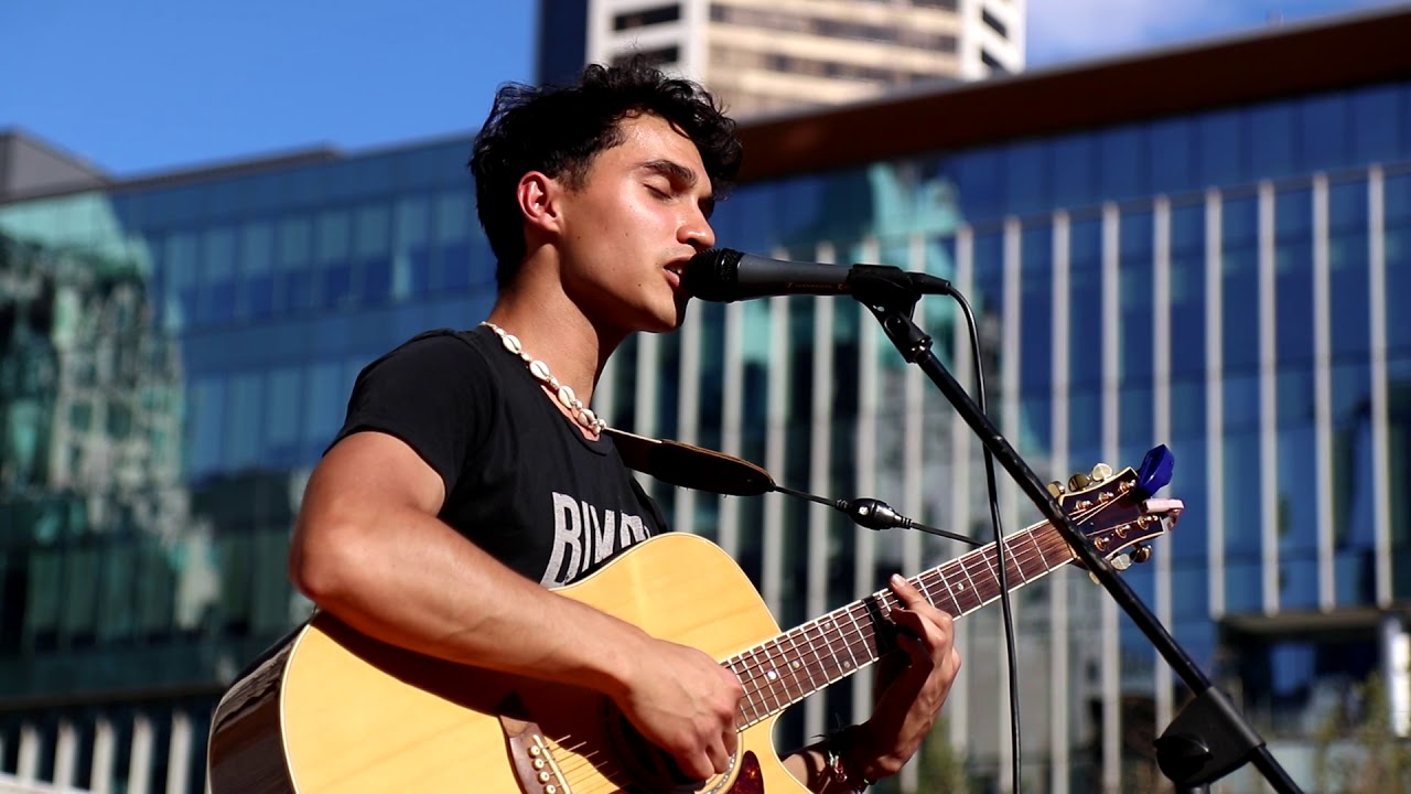 Sam Cave - You Make Me Happy (Live At The Vancouver Art Gallery) - YouTube