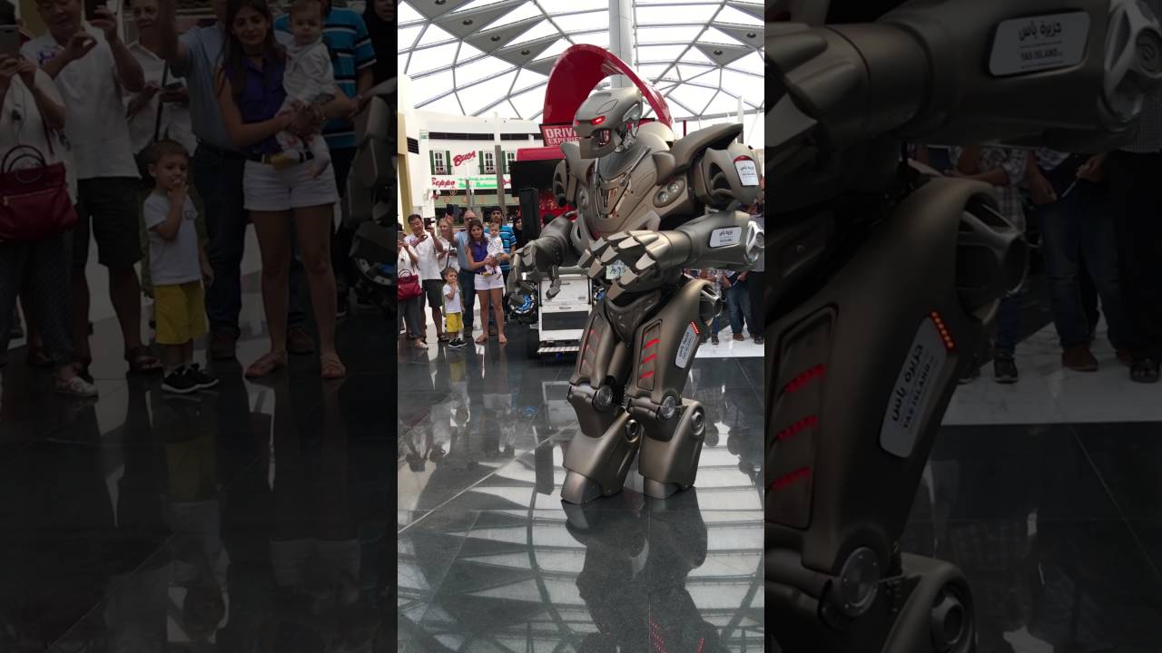 Titan the robot at YAS mall , Abu Dhabi , United Arab Emirates - YouTube