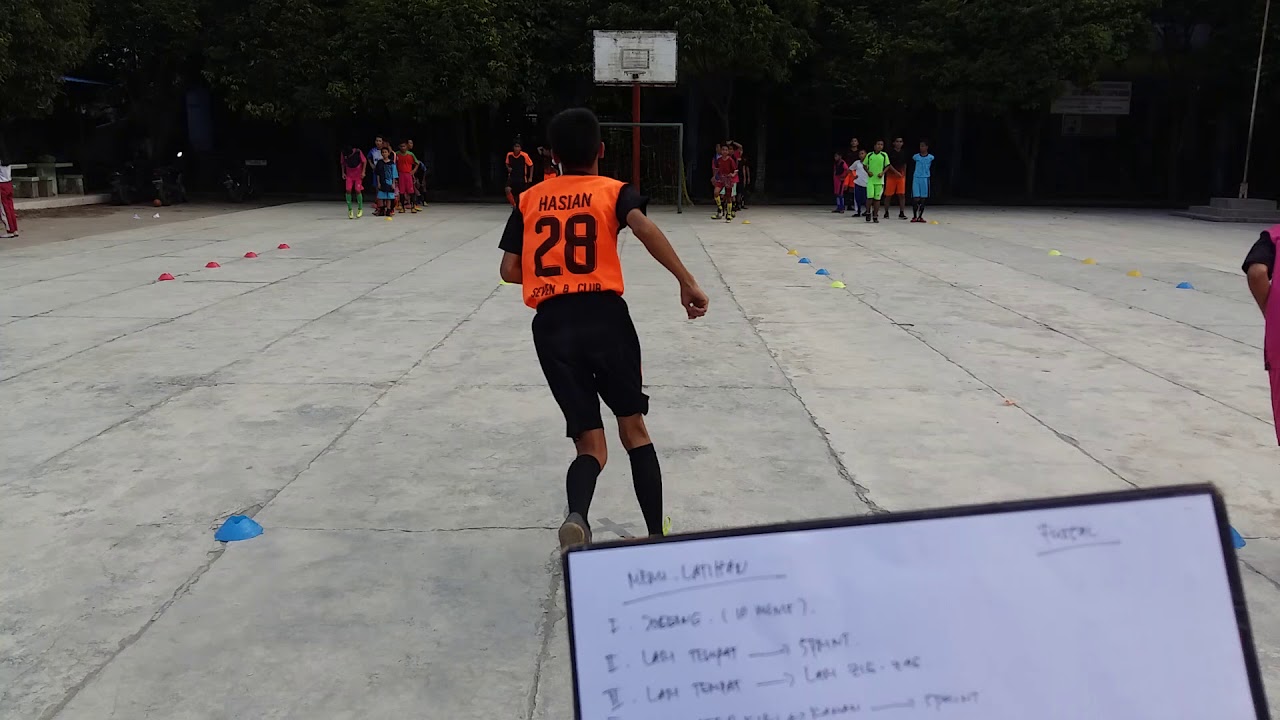 Futsal Mania (SMP St.Yoseph Medan) latihan kelincahan - YouTube