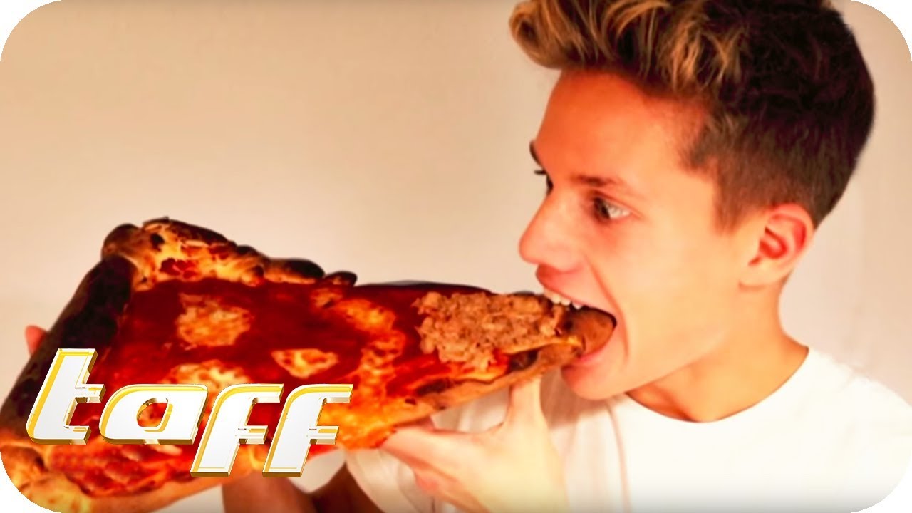 YOUTUBER ConCrafter VERSCHENKT PIZZA an seine Fans | taff | ProSieben