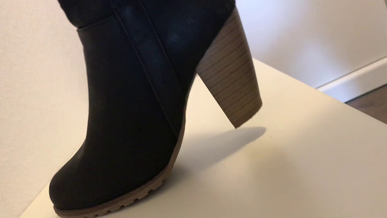 Black leather boot tapping - YouTube