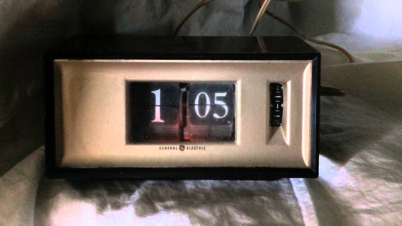 GE Flip Dial Digital Alarm Table Clock Illuminated Wood Grain Vintage ...