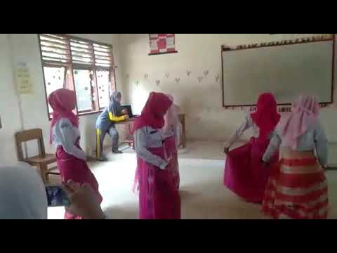 Tarian laila canggung smansap X Ia 1 - YouTube