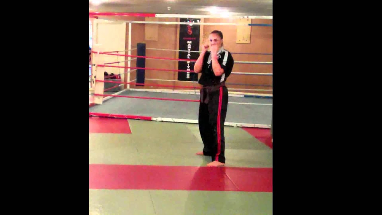 Step-up roundhouse kick, step-down reverse roundhouse kick - YouTube