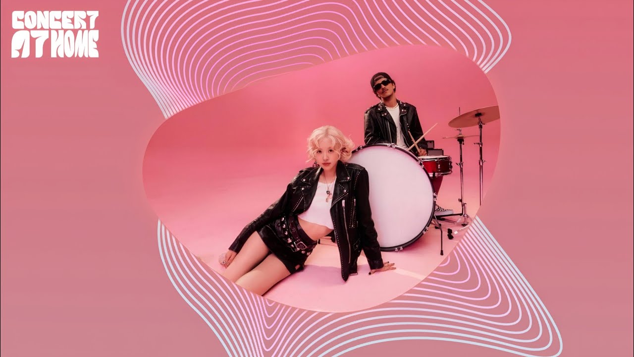 로제 (ROSE) x BRUNO MARS - APT | Concert Version (with fans) - YouTube