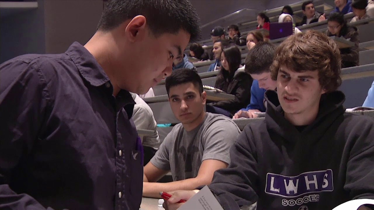 Active Learning in an Introductory Physics Classroom - YouTube