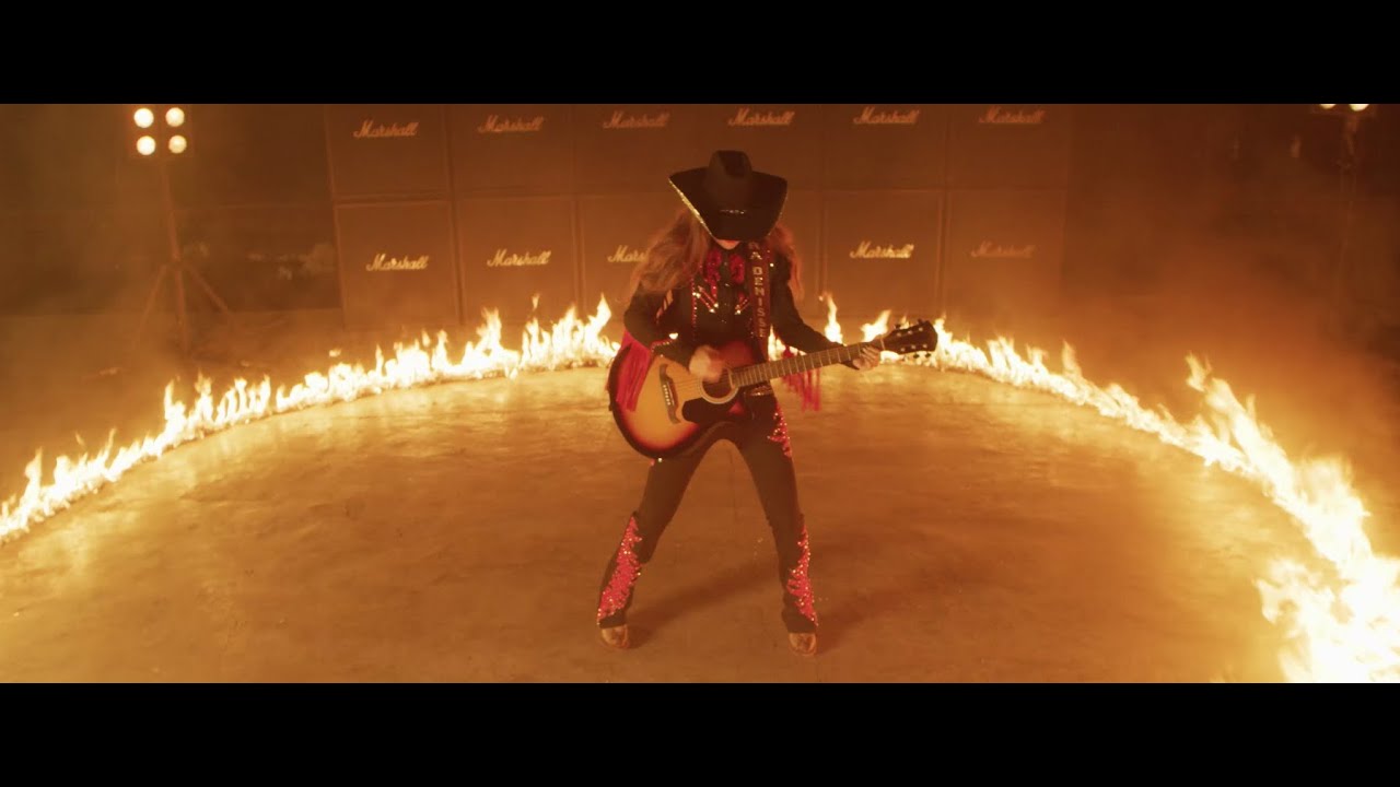 Laura Denisse y los Brillantes - Ring of fire ( Rueda de fuego ) - YouTube