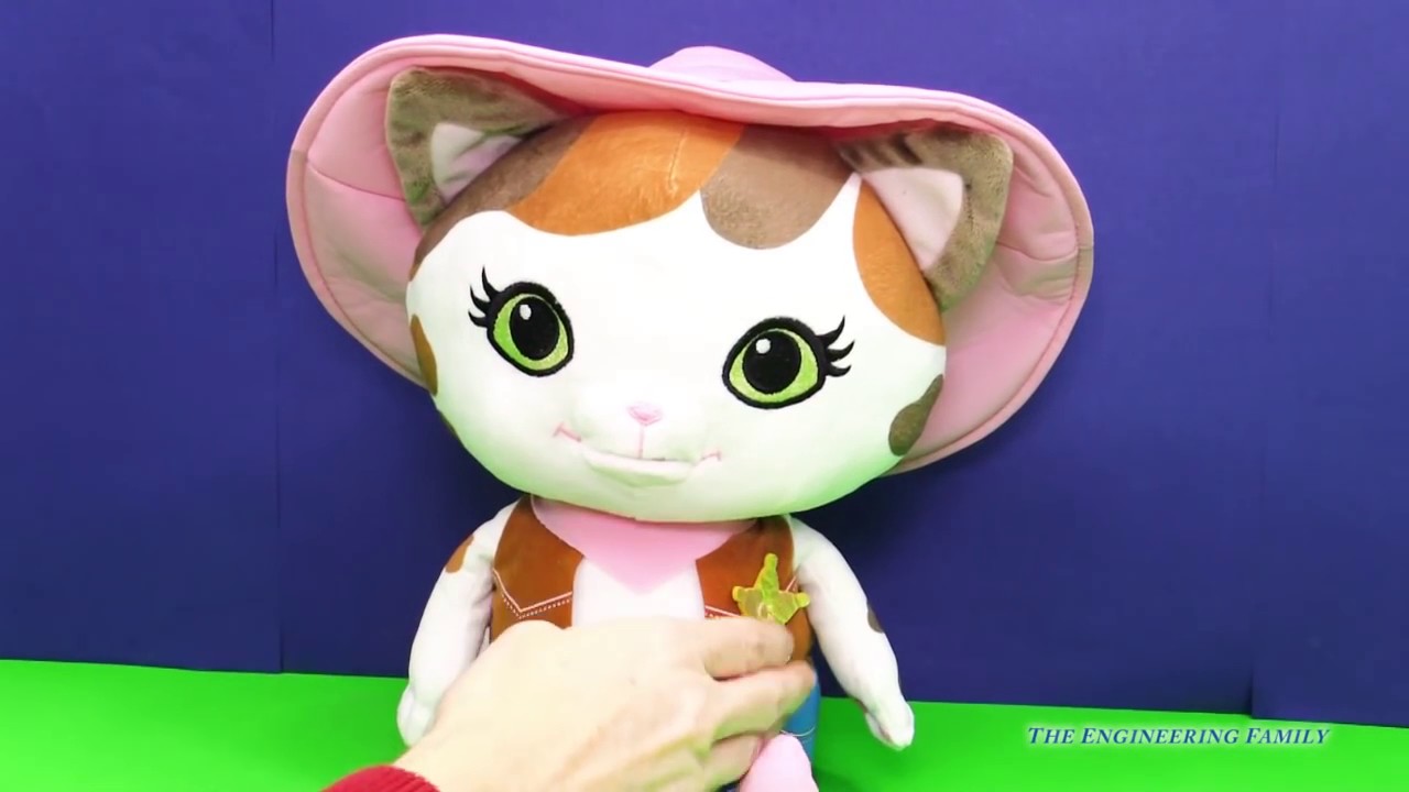 SHERIFF CALLIE Disney Junior Sheriff Callie Singing Figure a Sheriff ...
