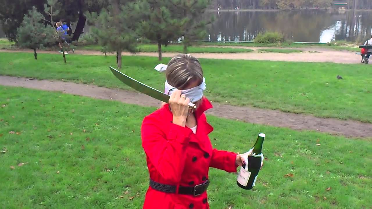 Sabrage : comment sabrer le Champagne - YouTube