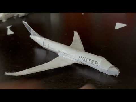 How United 787 from Little Model Airport