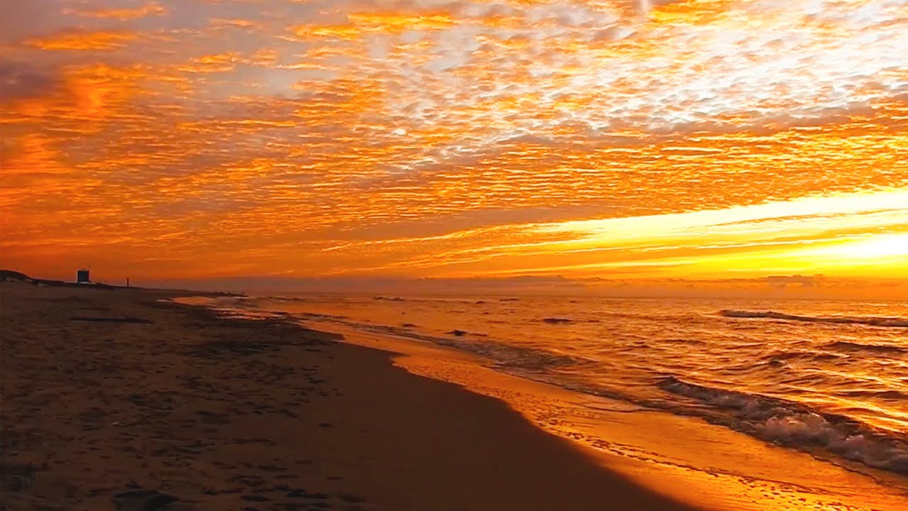 Beautiful Beach Sunset • Natural Ocean Wave Sounds - YouTube