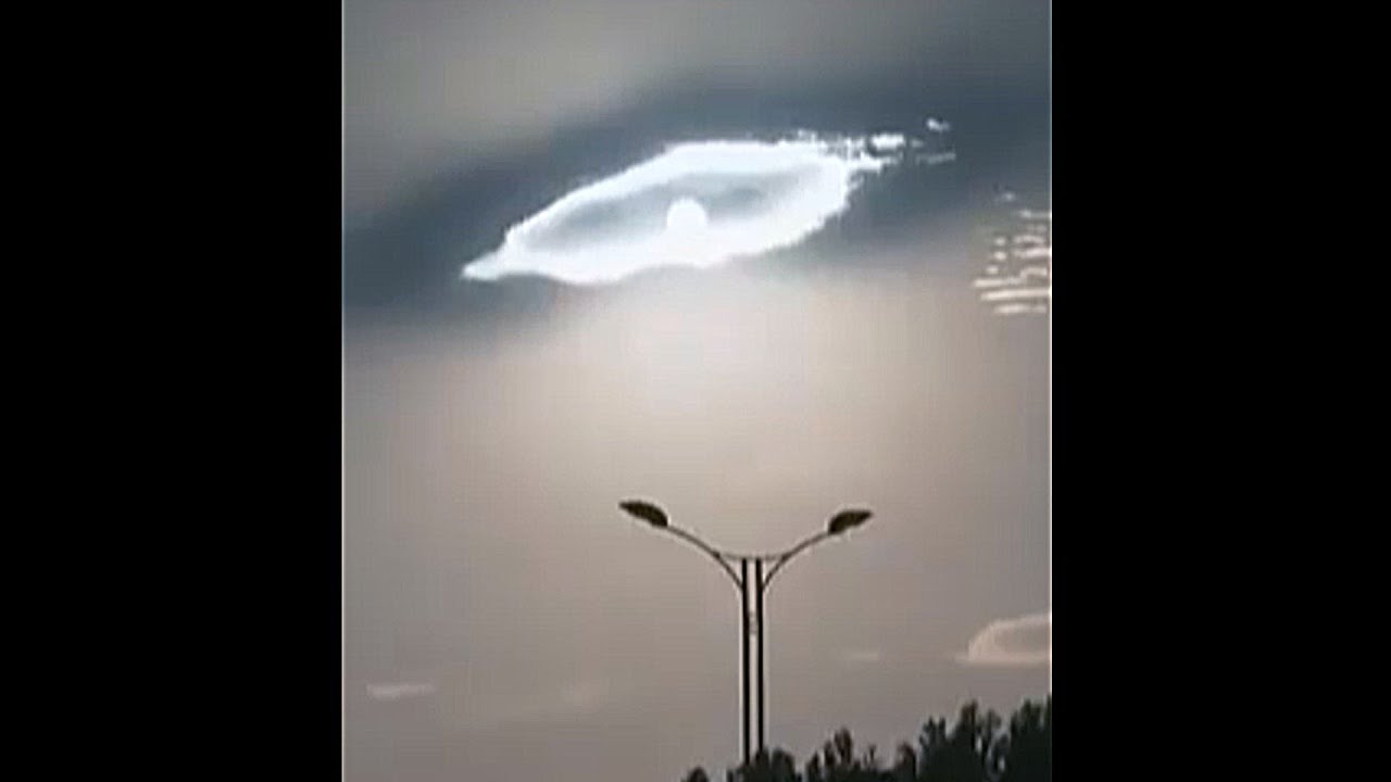 This is Unbelievable 🛸 UFO Sightings around the WORLD - YouTube