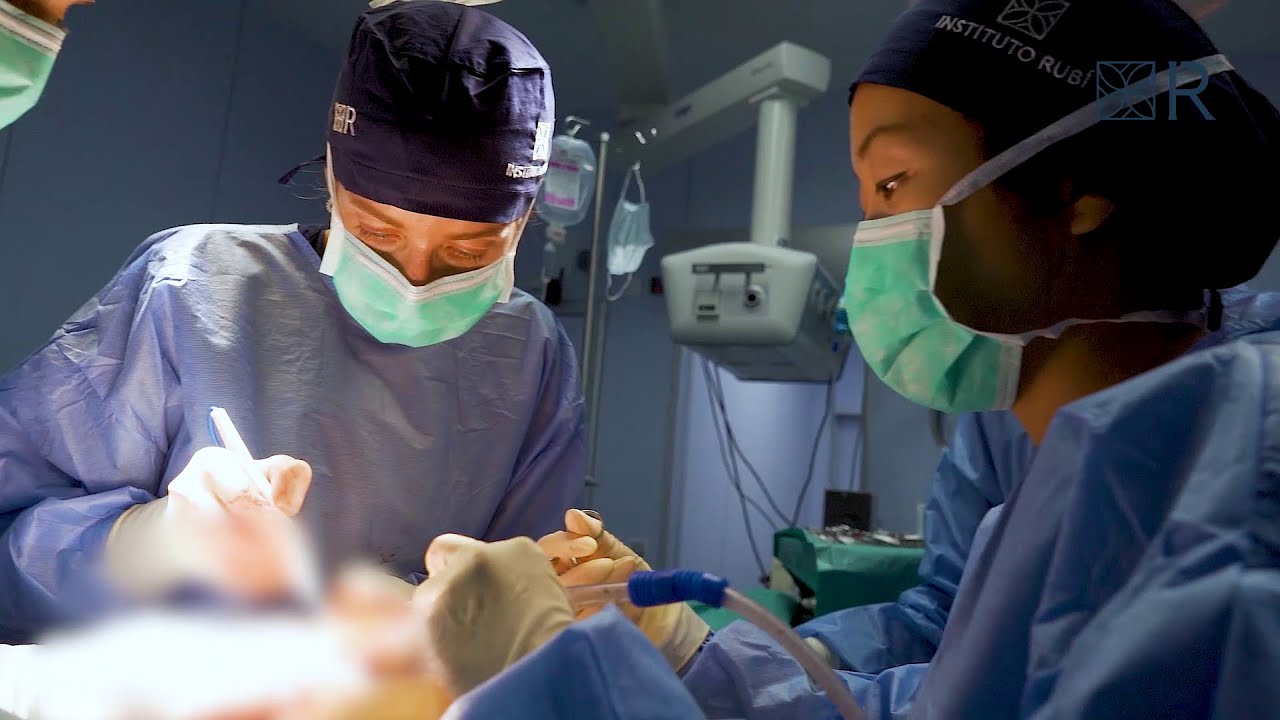 Nuestras operaciones de mastopexia - YouTube