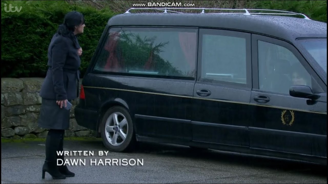 Natalie J. Robb (Moira Dingle) - Black Tights - 25/2/21 - YouTube