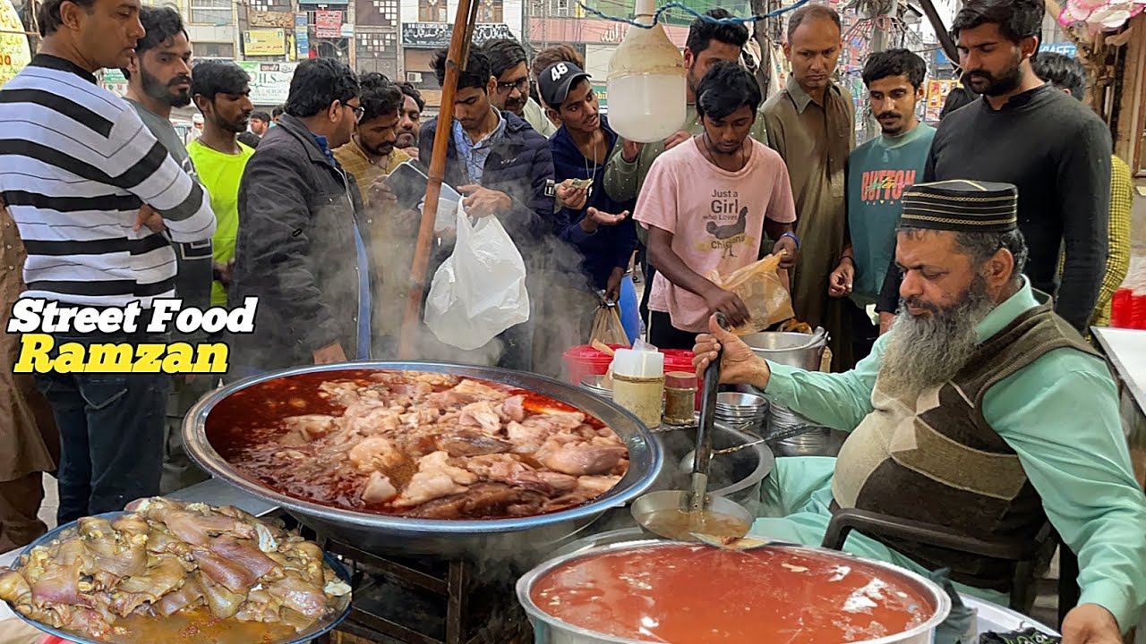 PEOPLE'S CRAZY AT RAMZAN IFTAR TIME | IBRAR CHASKARA BONG PAYE | RAMZAN ...